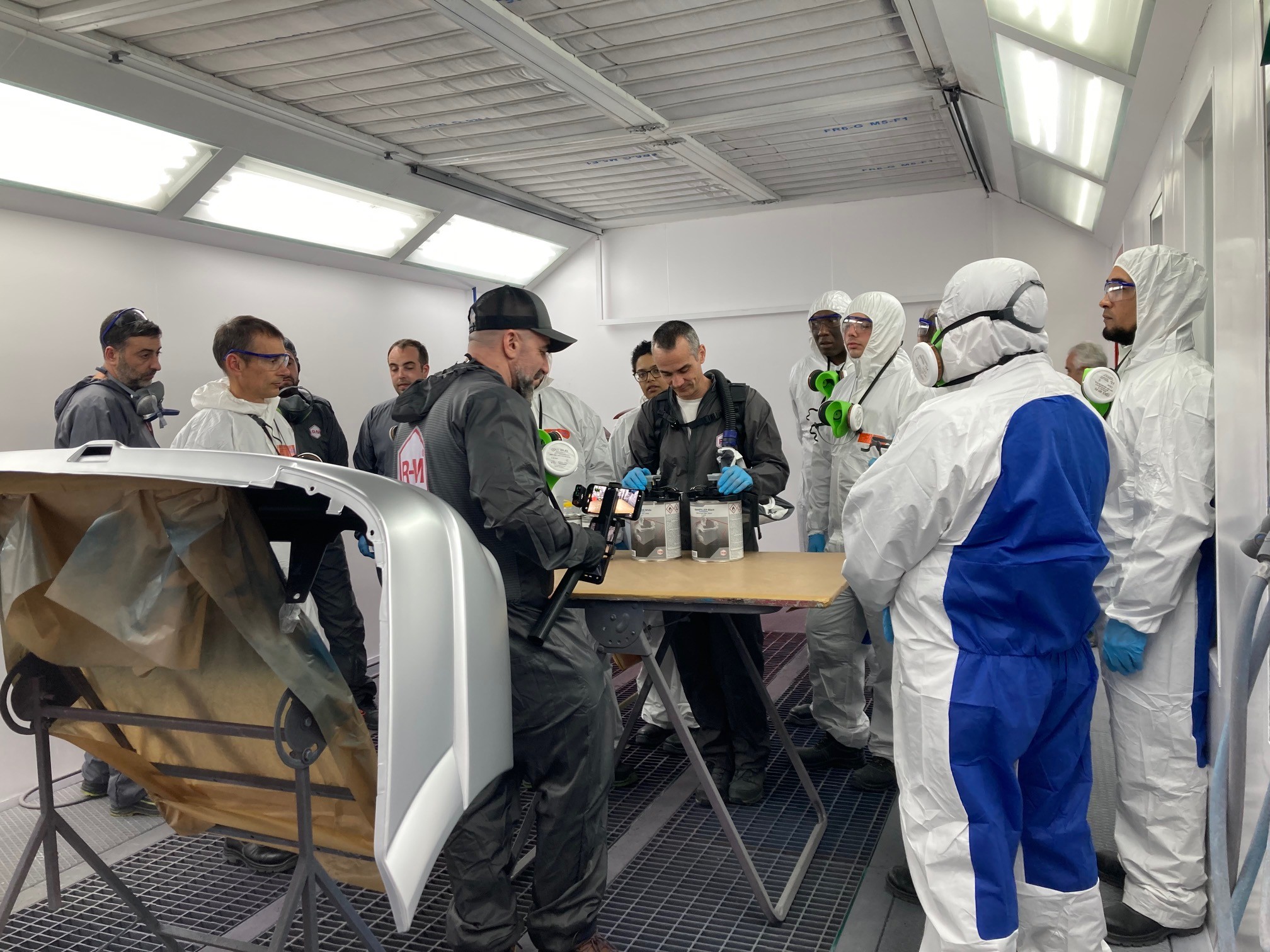 R-M Paint y ASPA refuerzan la formación en repintado de vehículos – CZ ...